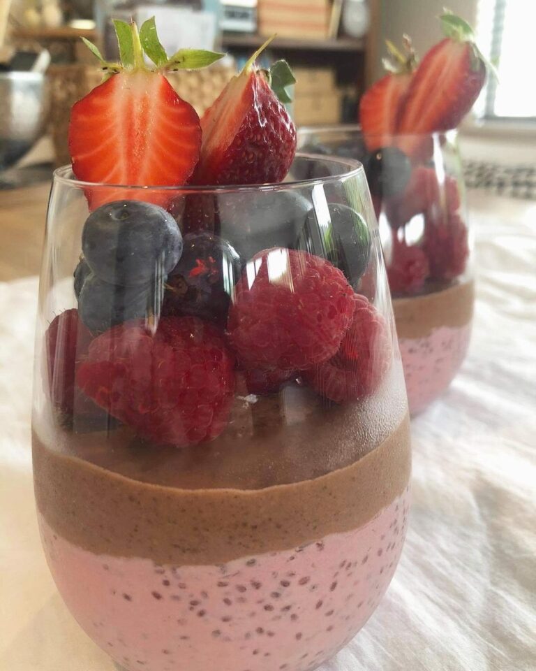 Raspberry & chocolate chia pudding - Han Romano